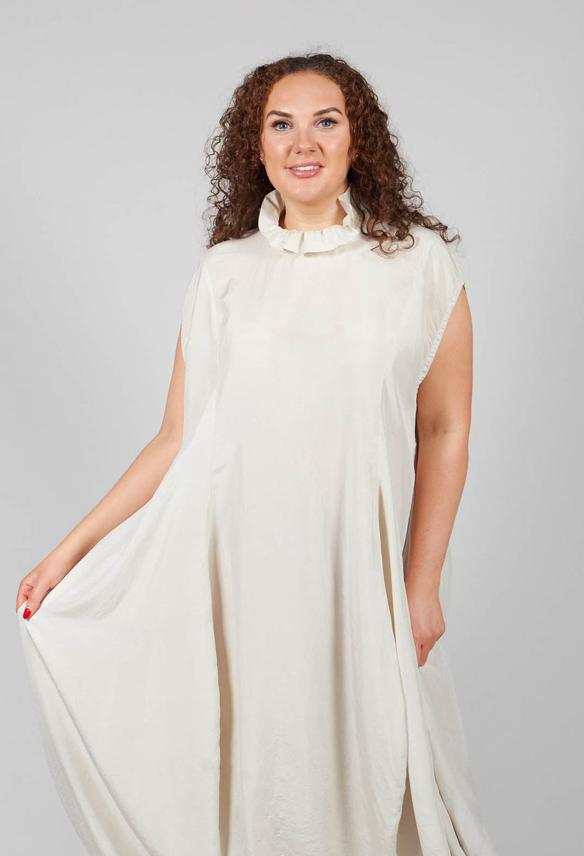 Jahrest Dress in Stroh – Olivia May